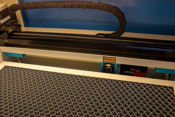 Developing Cutting-Edge Technology | THUNDER LASER